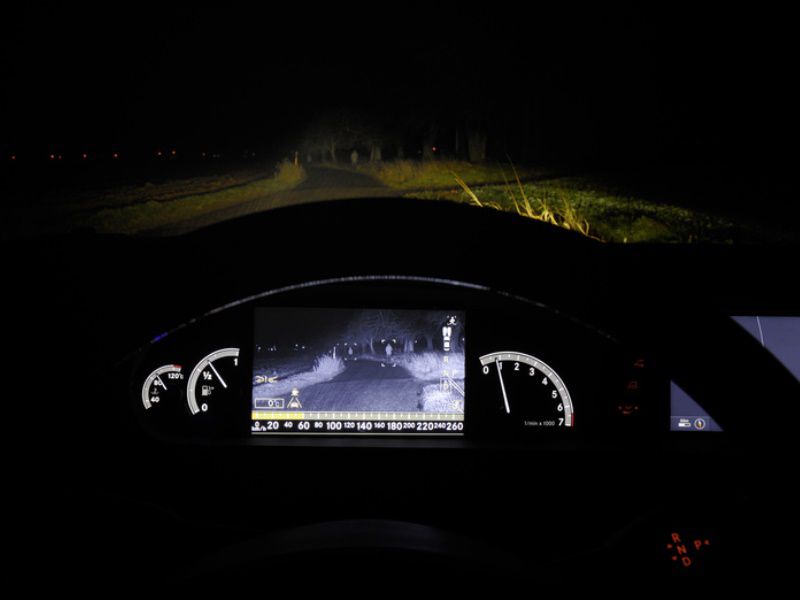 What is Mercedes Night View Assist with Spotlight Function | Autoweb