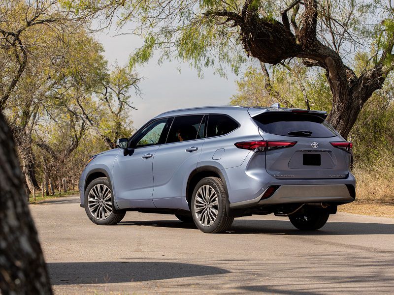 2021 Toyota Highlander vs. 2021 Chevrolet Traverse | Autoweb