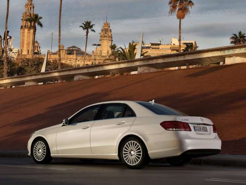 2014 Mercedes-Benz E250 BlueTEC Sets New Mark for Diesel Sedans | Autoweb