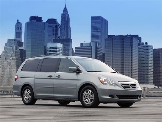 Car and Driver: Minivan Comparison | Autoweb