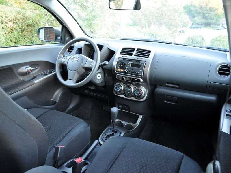 2013 Scion xD Hatchback Quick Spin Review | Autobytel