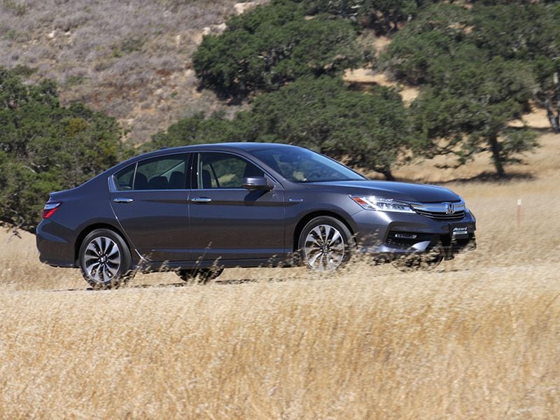 12 Things You Need to Know About the 2017 Honda Accord Hybrid | Autoweb