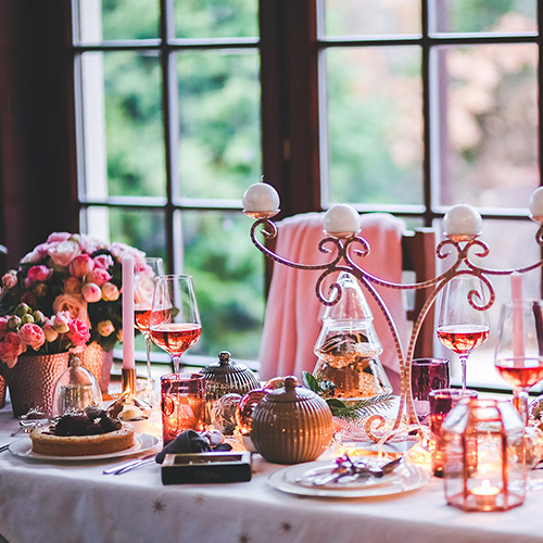 Decorations to Liven Up Your Christmas Table | Interflora Australia