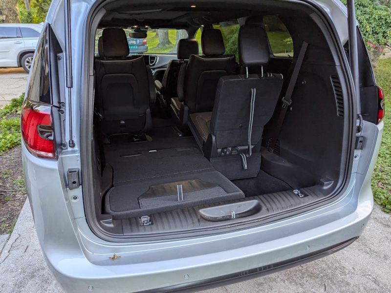 2024 Chrysler Pacifica Hybrid Road Test and Review | Autoweb