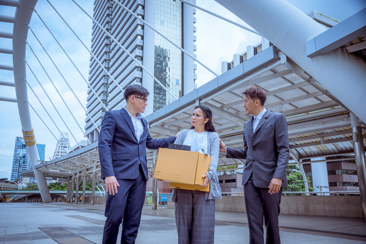 Layoff Adalah PHK: Simak Tips Menghadapinya Berikut Ini! - Jobstreet ...