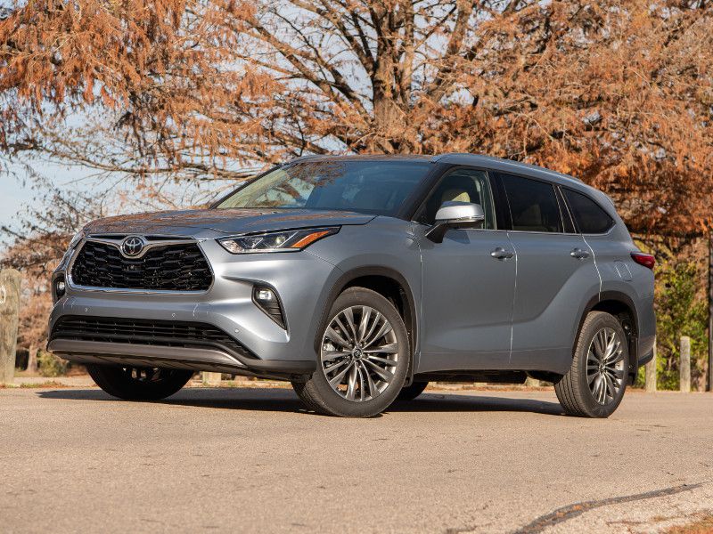 2021 Toyota Highlander vs. 2021 Chevrolet Traverse | Autoweb