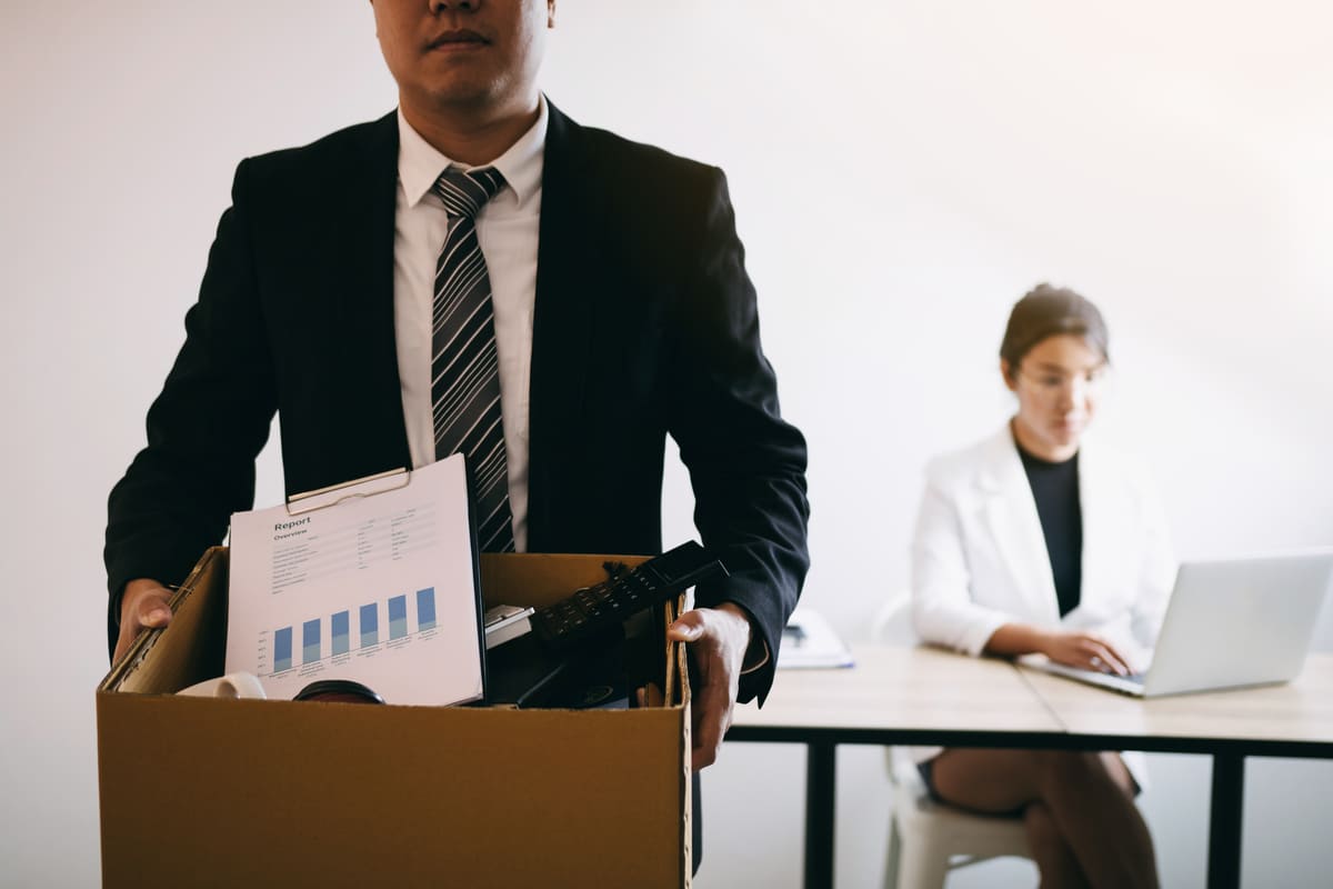 Layoff Adalah PHK: Simak Tips Menghadapinya Berikut Ini! - Jobstreet ...