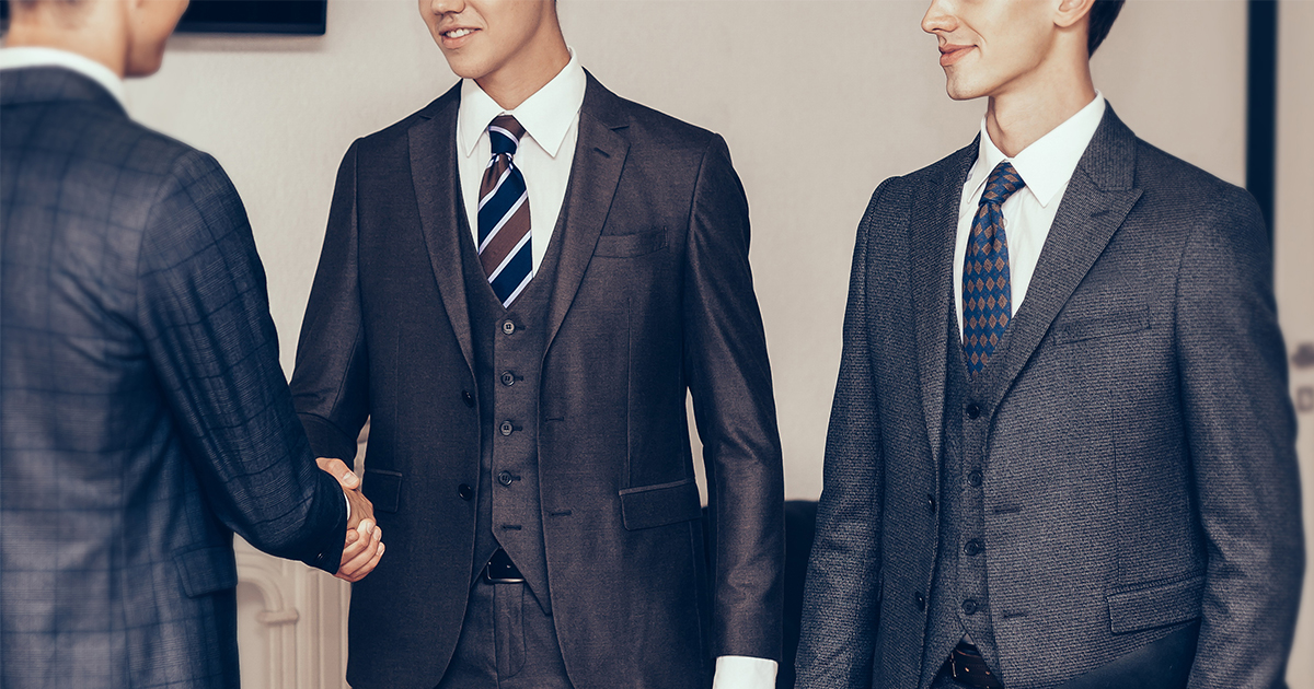 How to Dress for Success – A Guide to Business Attire (with examples ...