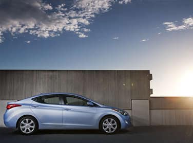 5 Most Fuel-Efficient Non-Hybrid Mid-Size Sedans in 2011 | Autoweb