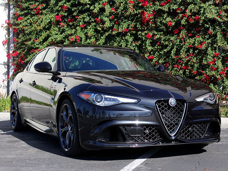 10 Things You Need to Know About the 2017 Alfa Romeo Giulia | Autoweb
