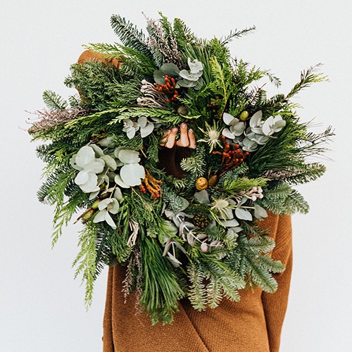 How to make your own DIY Christmas wreath this season