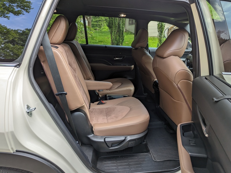 2024 Mazda CX-90 PHEV vs. 2024 Toyota Grand Highlander Hybrid | Autoweb