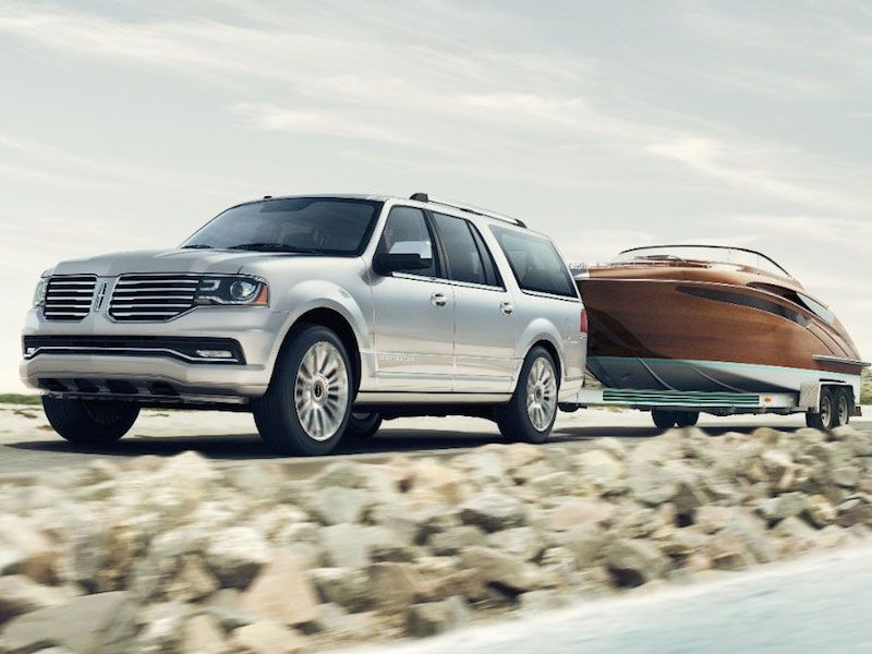 10 Large SUVs with the Best Crash Test Ratings | Autobytel