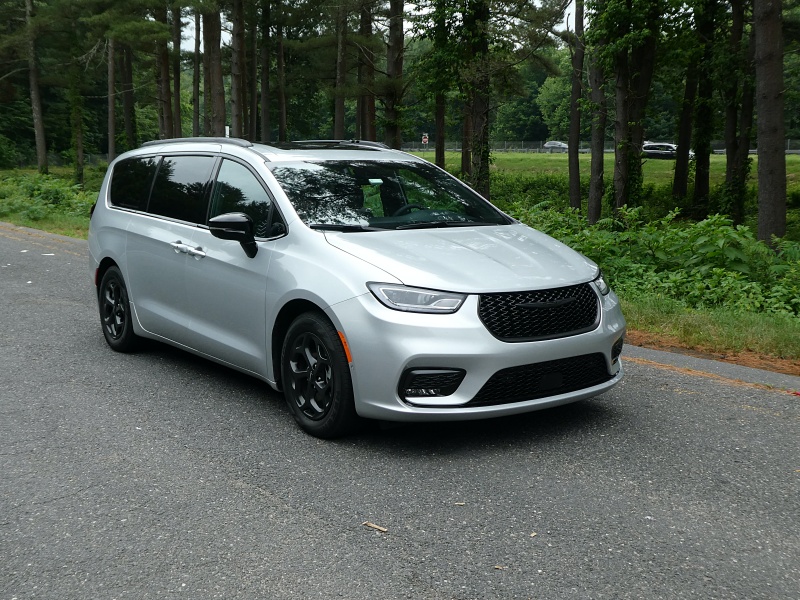 2024 Chrysler Pacifica Hybrid Road Test and Review | Autoweb