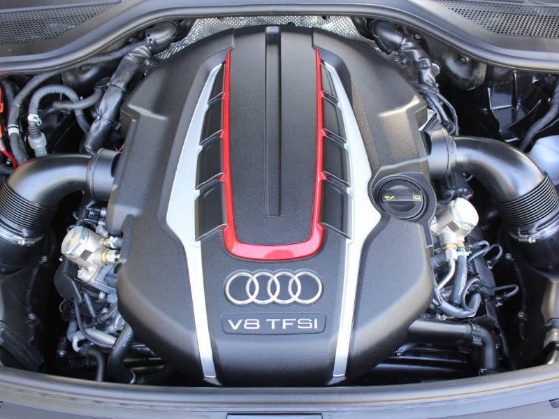 2017 Audi S8 4.0T Plus Road Test and Review | Autoweb