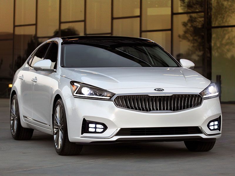 10 Cars with the Most Hip Room | Autoweb