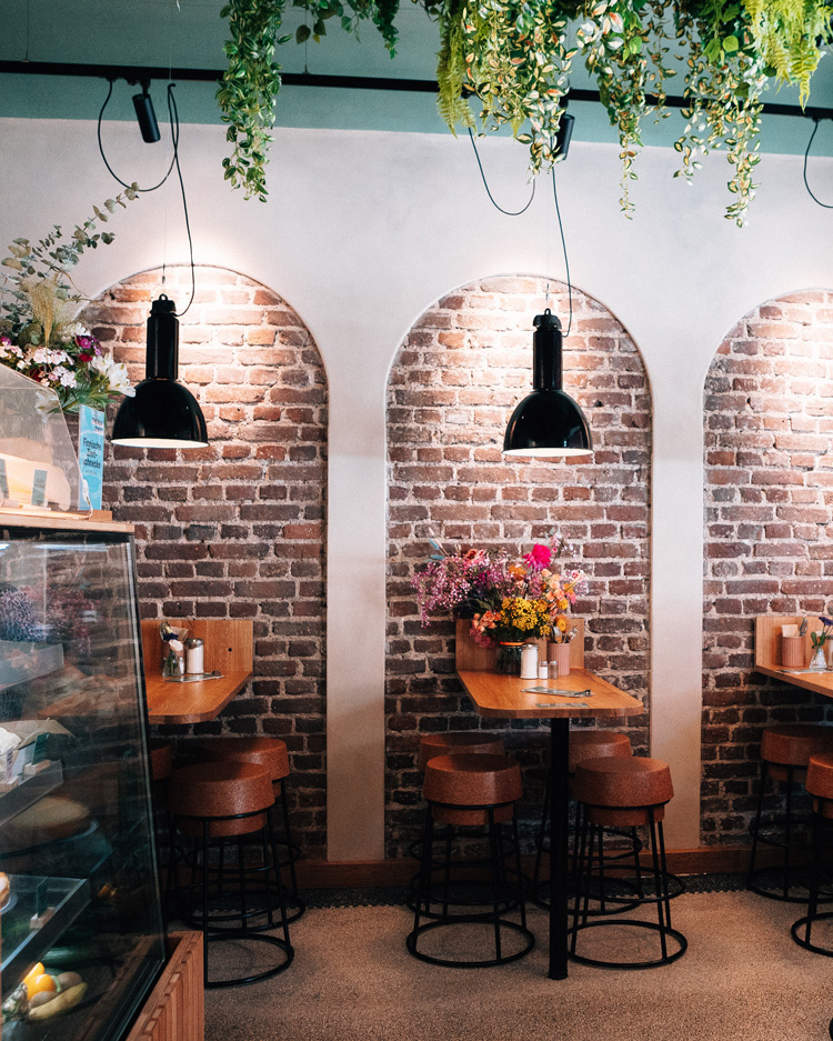 ST. LOUIS Café