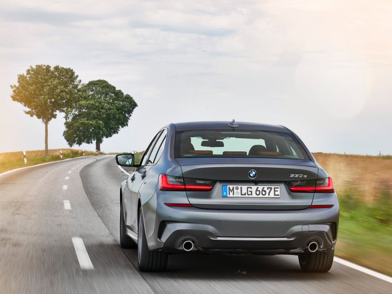 2022 BMW 3 Series Road Test and Review | Autoweb