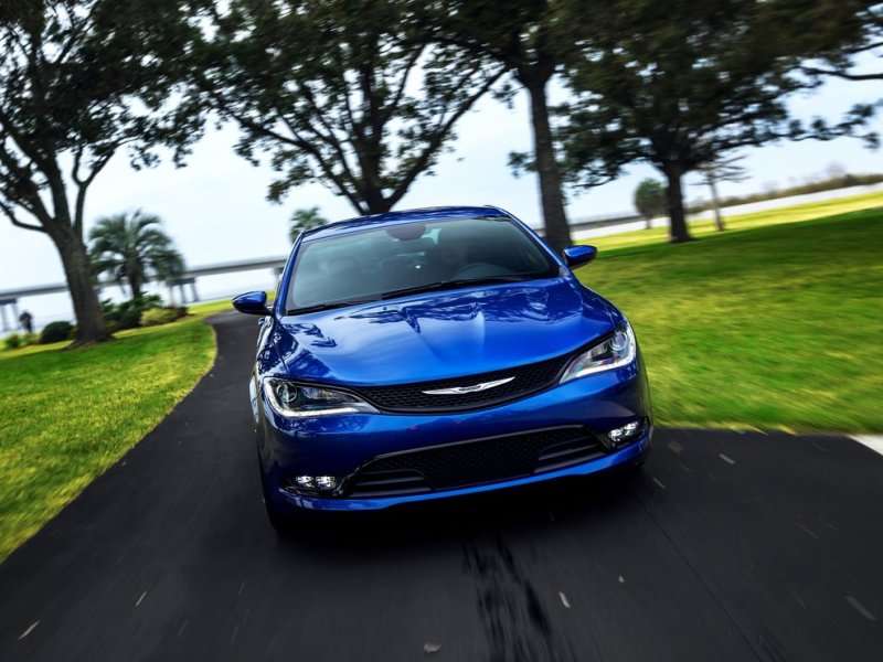 10 Things You Need To Know About The 2015 Chrysler 200 | Autoweb