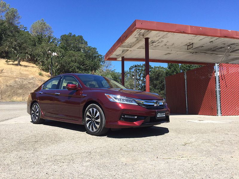 12 Things You Need to Know About the 2017 Honda Accord Hybrid | Autoweb