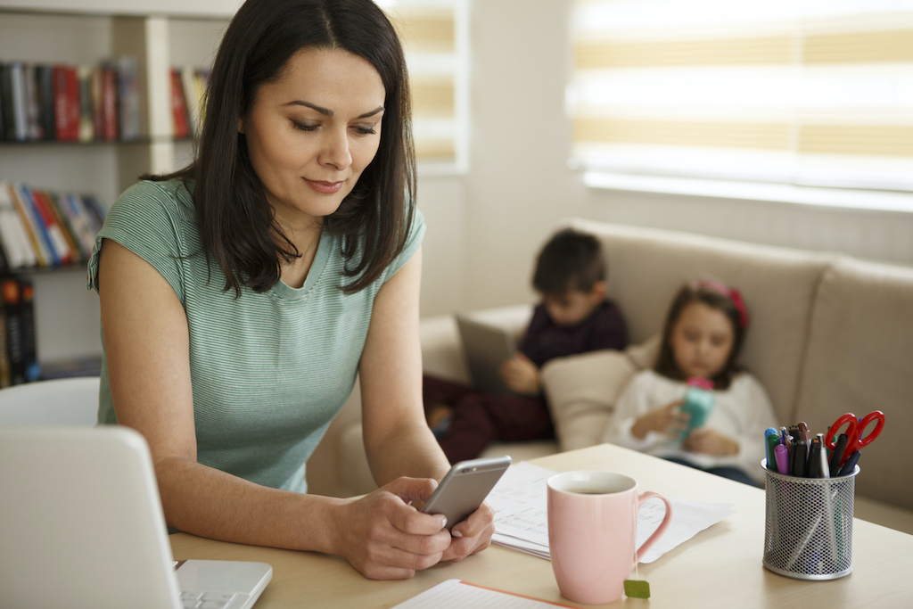 Is Staring At Screens Bad For Your Eyes Our Online Doctors Weigh In 