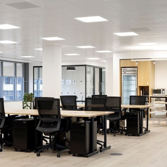 Compare WeWork vs Regus Office Space | Rubberdesk (IE)