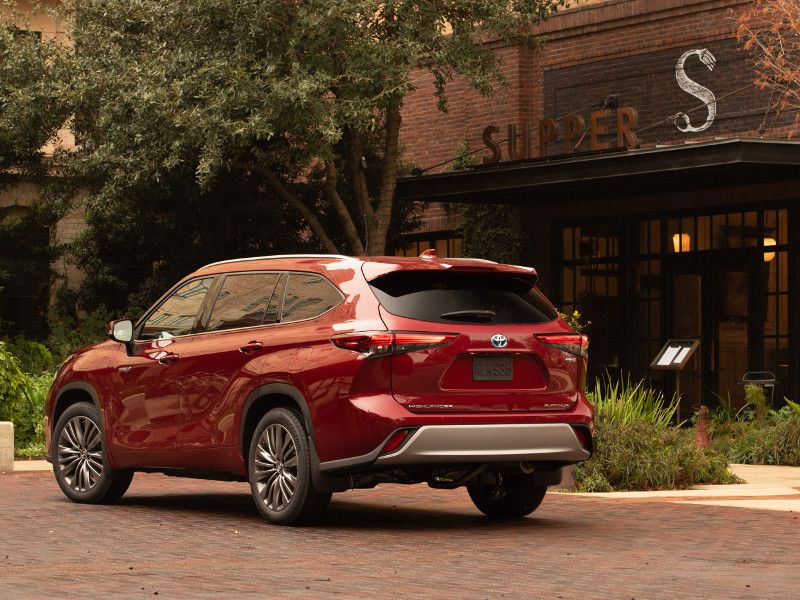 2021 Toyota Highlander vs. 2021 Chevrolet Traverse | Autoweb