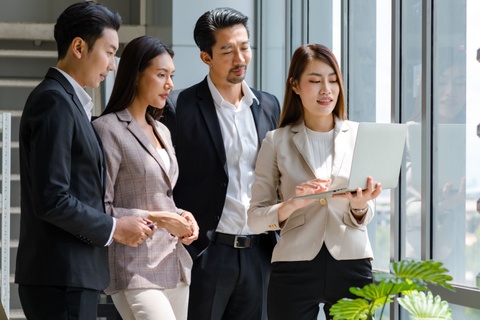 Offers the latest insights, opinions and research to help you better ...