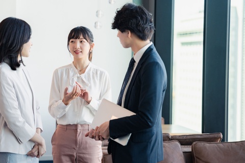 Offers the latest insights, opinions and research to help you better ...