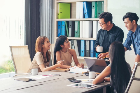 Offers the latest insights, opinions and research to help you better ...