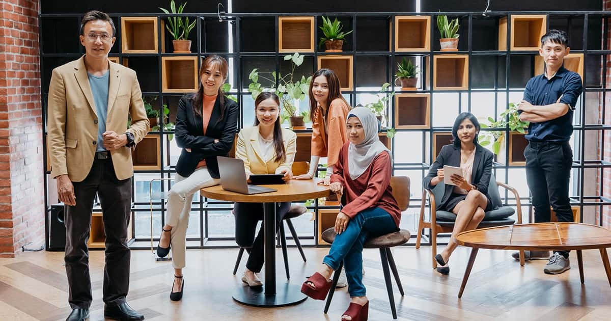 How to Dress for Success – A Guide to Business Attire (with examples ...