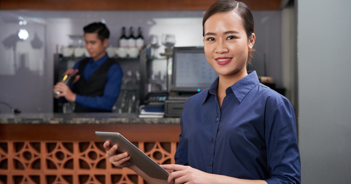 Steward Adalah Profesi Apa? Ini Tugas, Gaji dan Jenisnya - Jobstreet ...