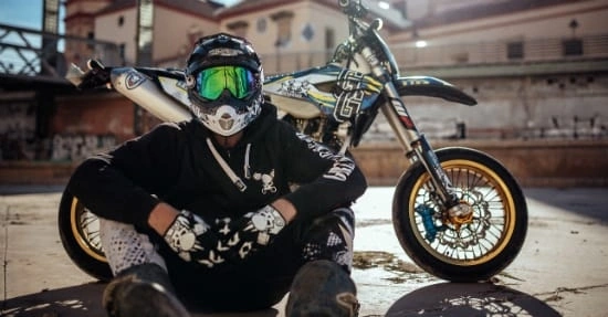 "Grenzgaenger": Dank Motorrad-Influencer siebenstellige Umsätze | OMR