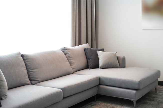 Canapé d'angle: l'incontournable pour un salon convivial et moderne