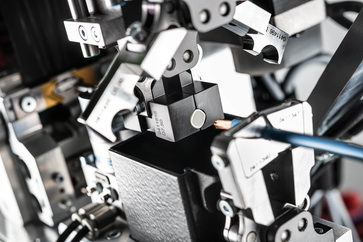 Fully automated tube marking with Komax M1650 Tube | Komax