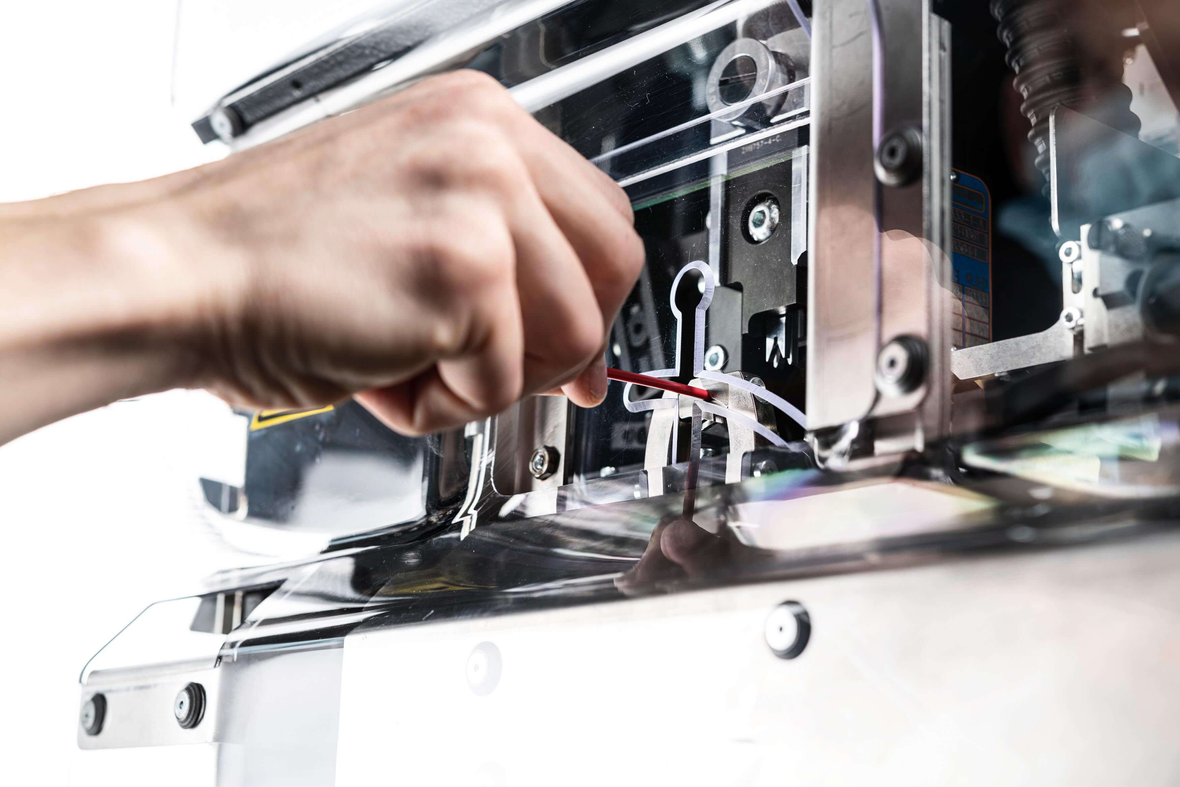 Delta 2x0 semi-automatic crimping machines with HMI Delta: user ...