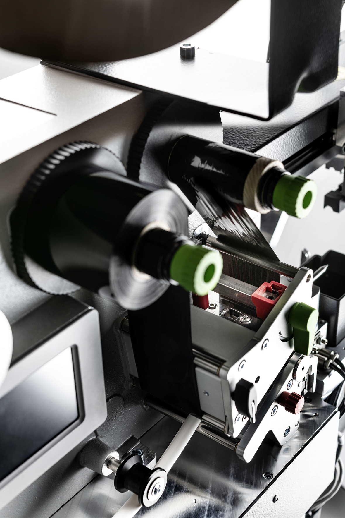 Fully automated tube marking with Komax M1650 Tube | Komax