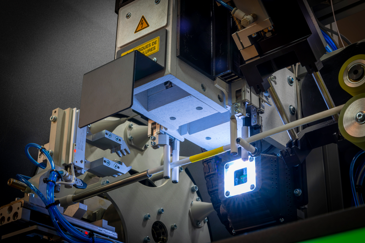 Fully automatic wire identification with marked sleeves: Komax presents ...