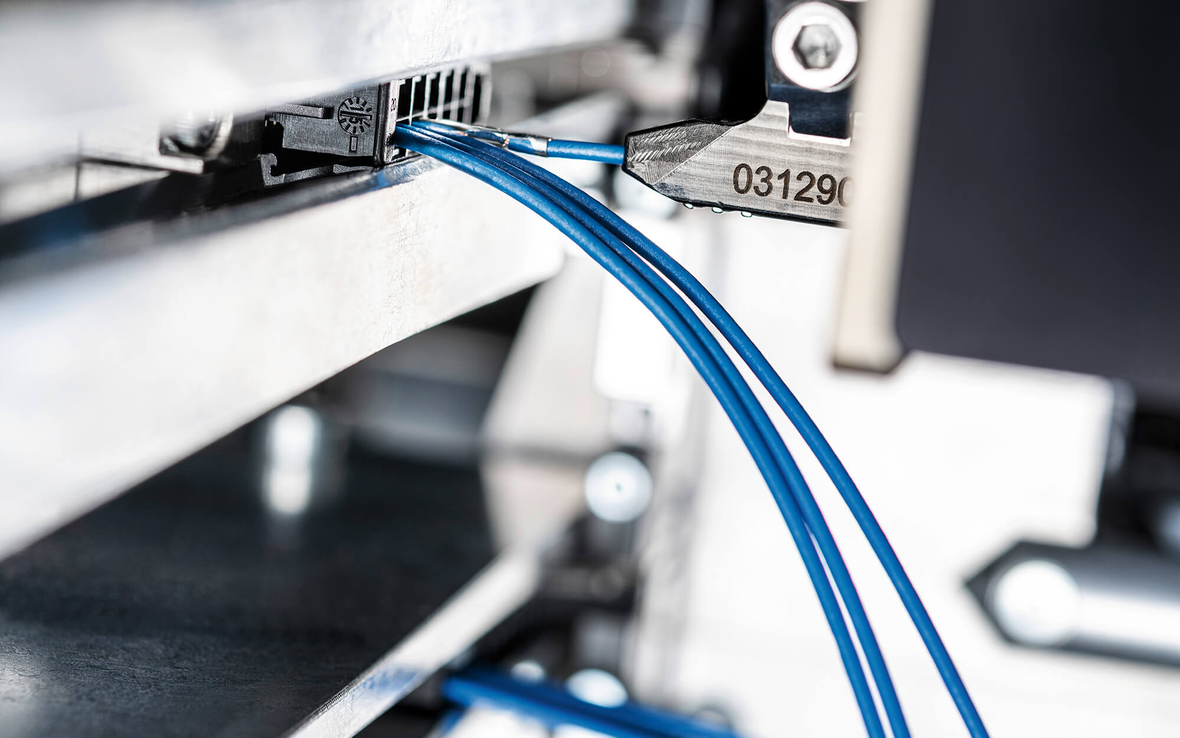 Omega 745/755: fully automated wire harness production | Komax