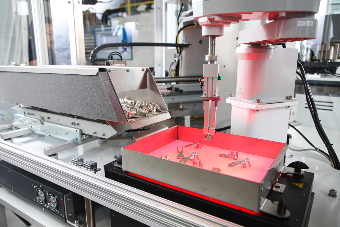 CrX-44HD with Flex-Feed Smart Crimp Center for terminals supplied loose ...