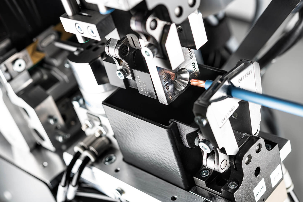 Fully automated tube marking with Komax M1650 Tube | Komax