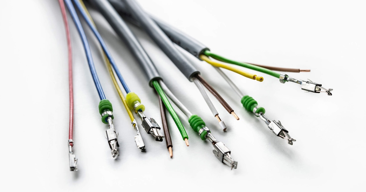 Delta 2x0 semi-automatic crimping machines with HMI Delta: user ...