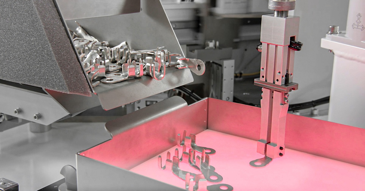 CrX-44HD with Flex-Feed Smart Crimp Center for terminals supplied loose ...