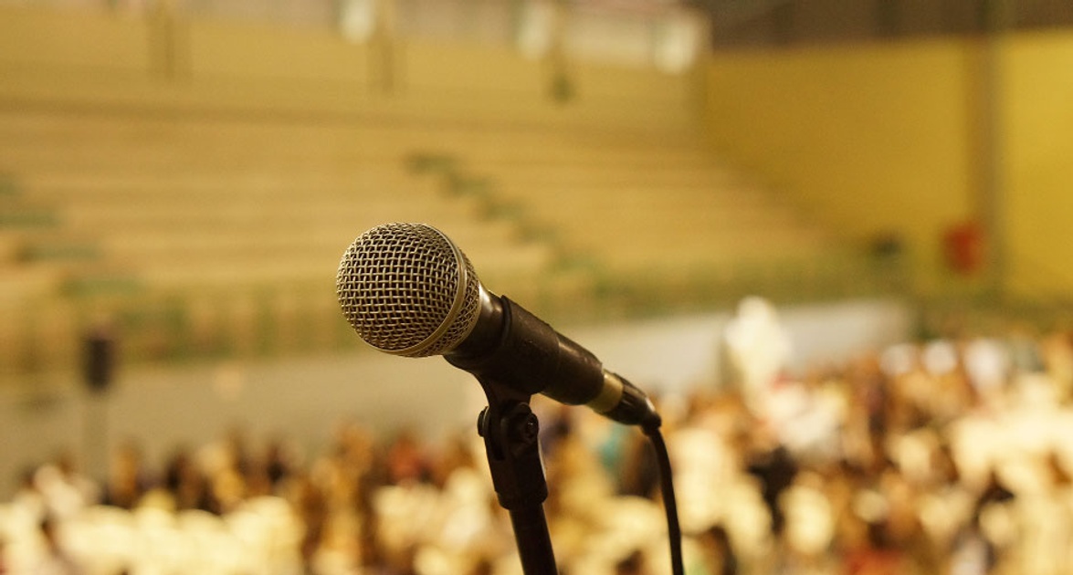 5 ideas for choosing Event Speakers | MeetingHand Blog