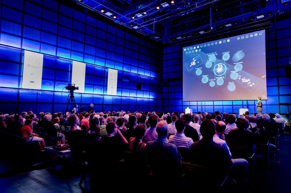 7 Tips for Choosing A Conference Venue| MeetingHand Blog
