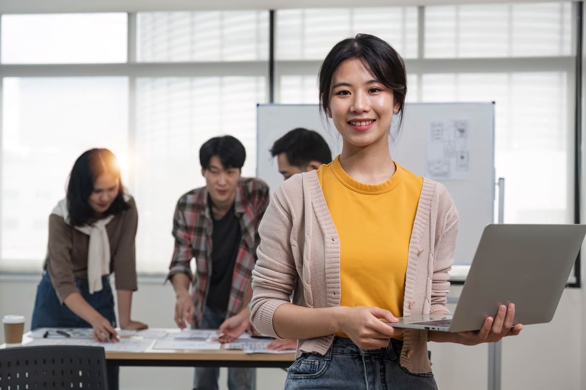 Extrovert: Arti, Ciri, dan Jenis Pekerjaan yang Cocok - Jobstreet Indonesia