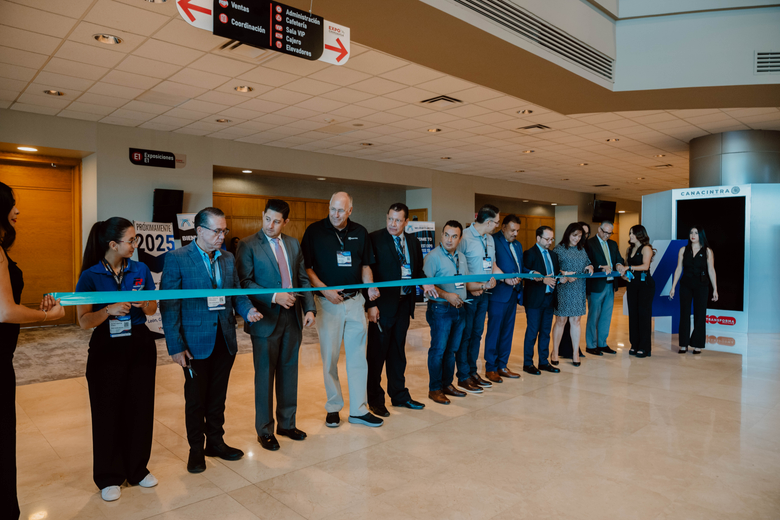 WireTech Expo: Komax wins the UNMEXAR award | Komax