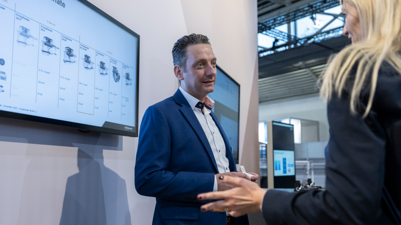 Great start into the trade fair week | Komax