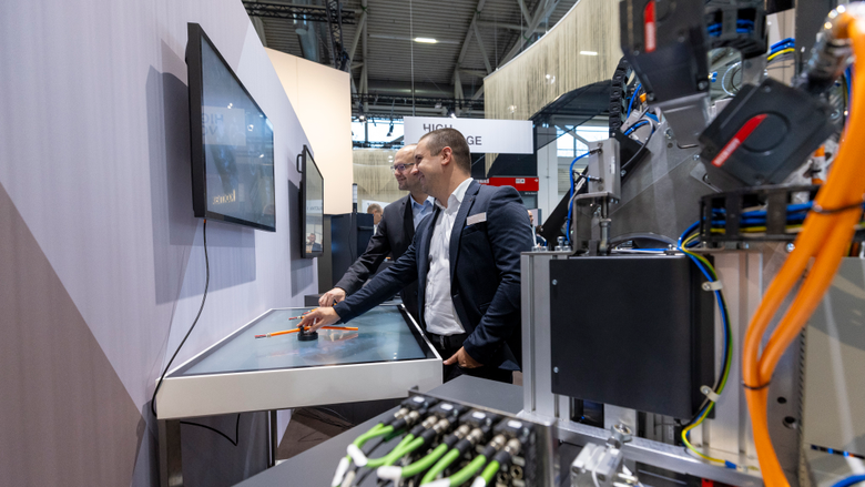 Great start into the trade fair week | Komax