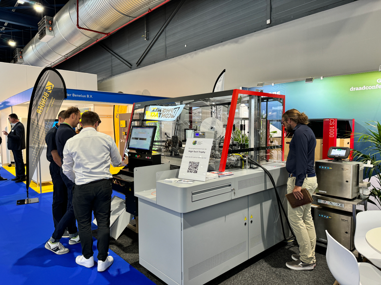 Smans wins High Tech Trophy with Minic-III from Schunk Sonosytems | Komax